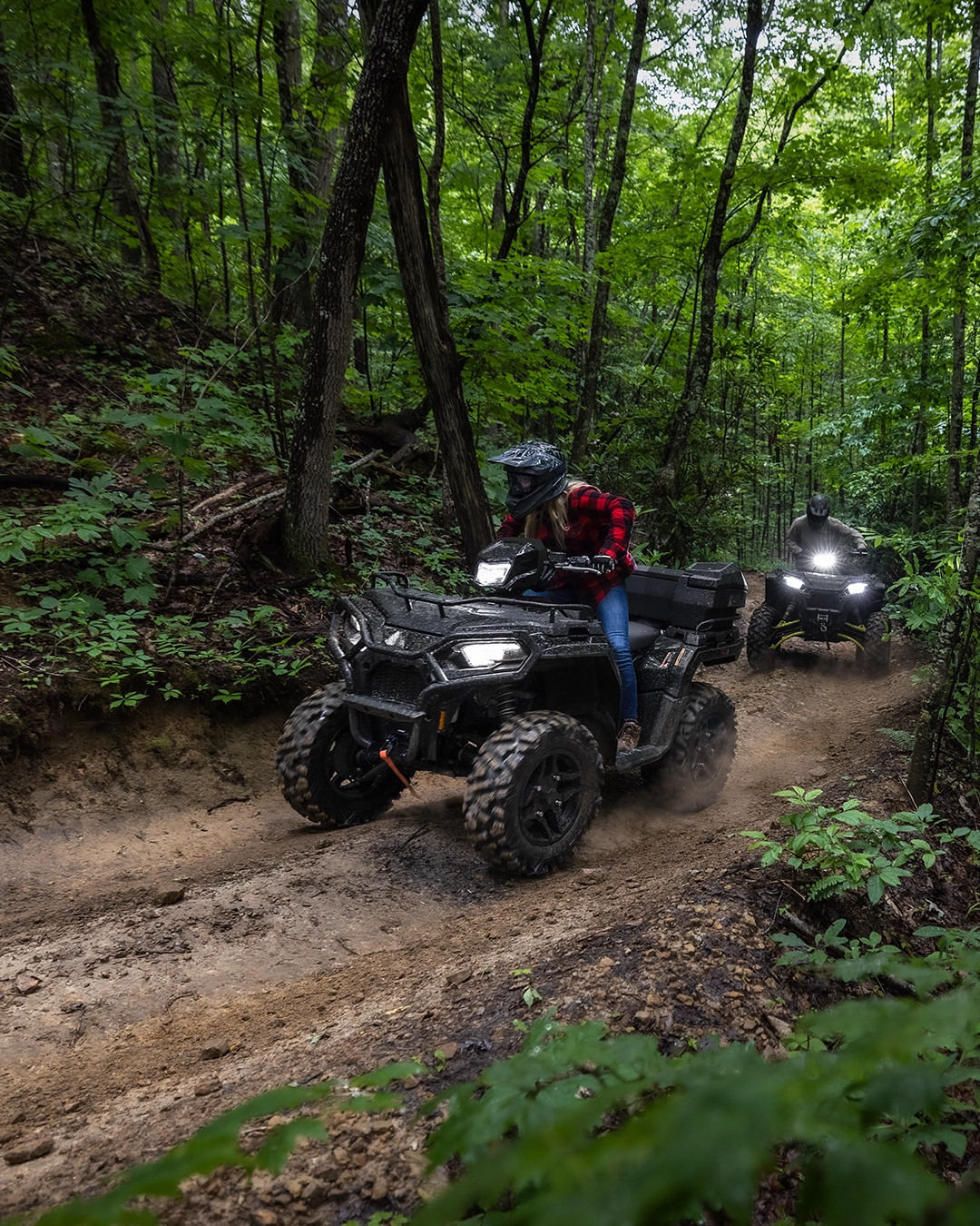 Can-Am Outlander vs Polaris Sportsman : utilitaire vs polyvalent | Blog ...